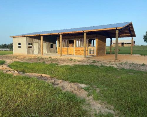 Enclosed Garages | Custom Pole Barns